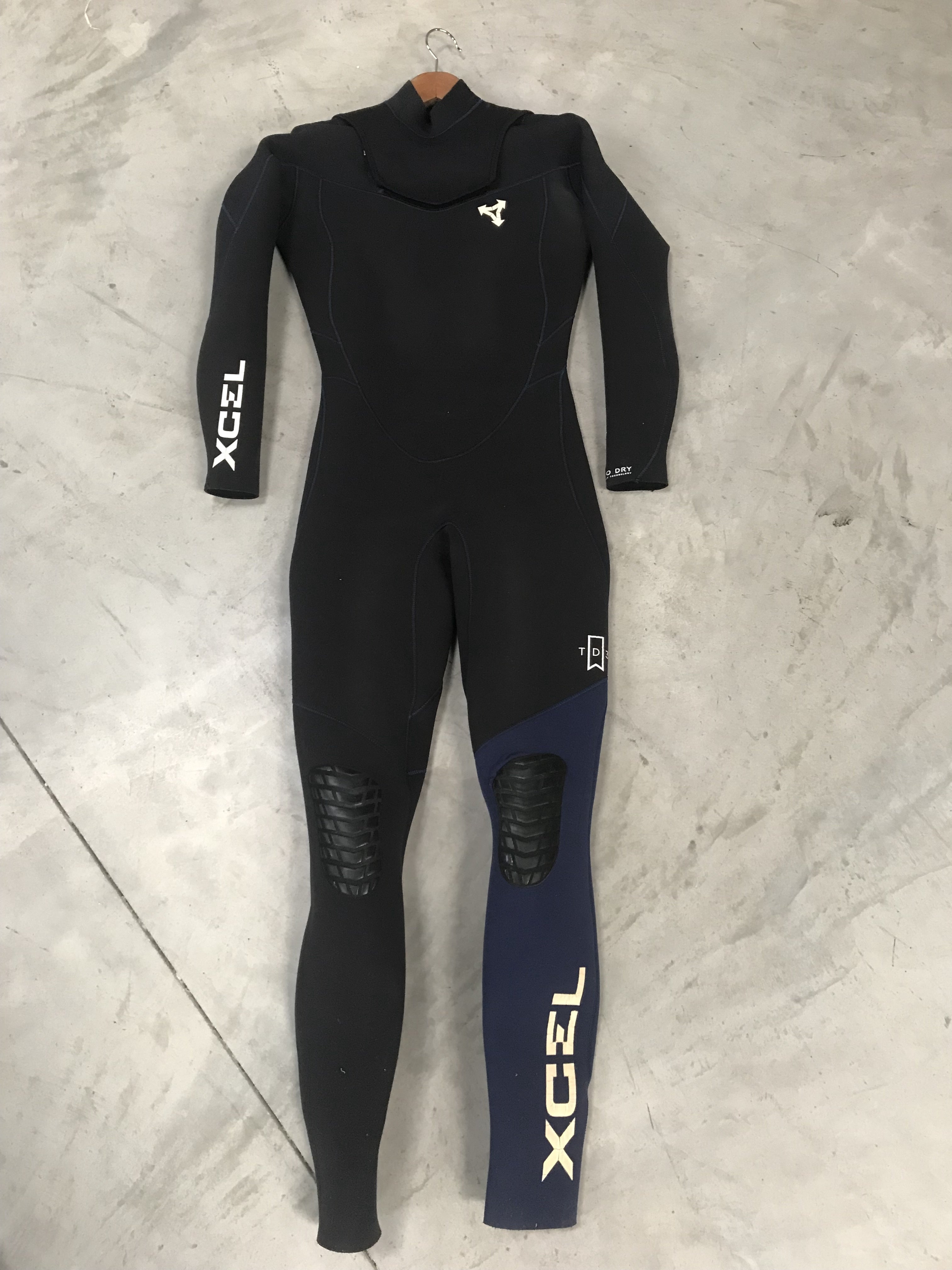 Xcel 4/3mm Men's XL Wetsuit - Warmth & Comfort